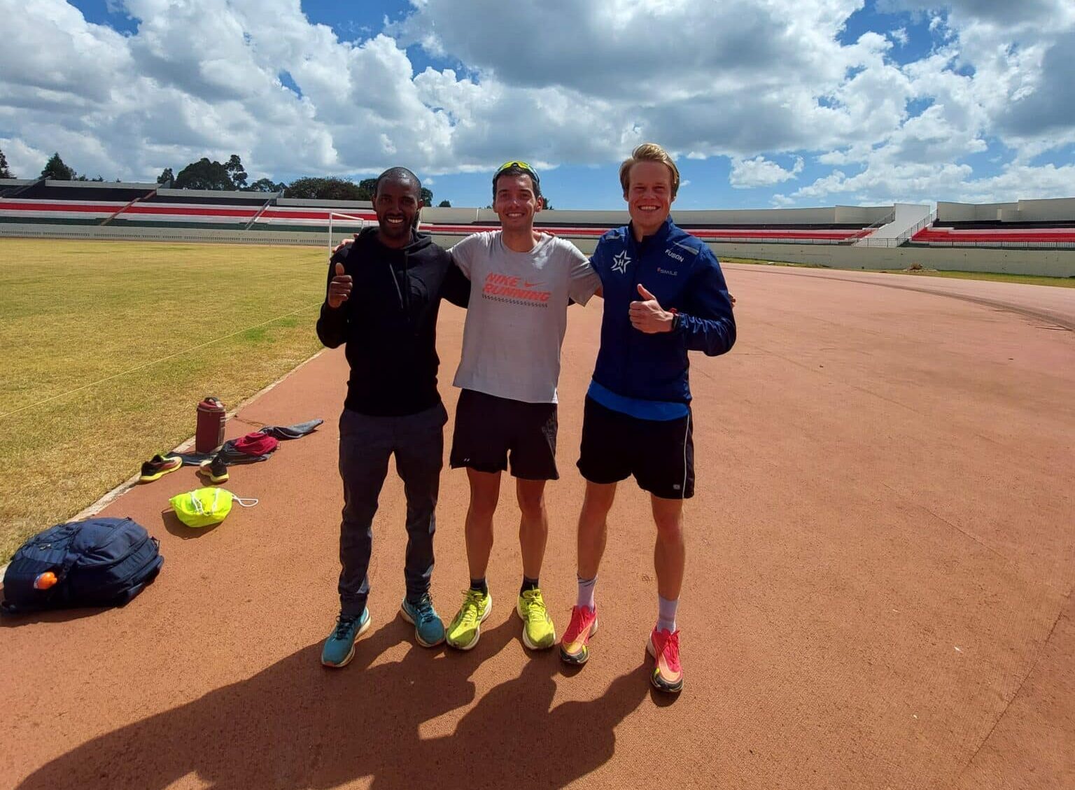 Nederlands feestje in Kenia (met zeldzame regen) is bijna ten einde ...