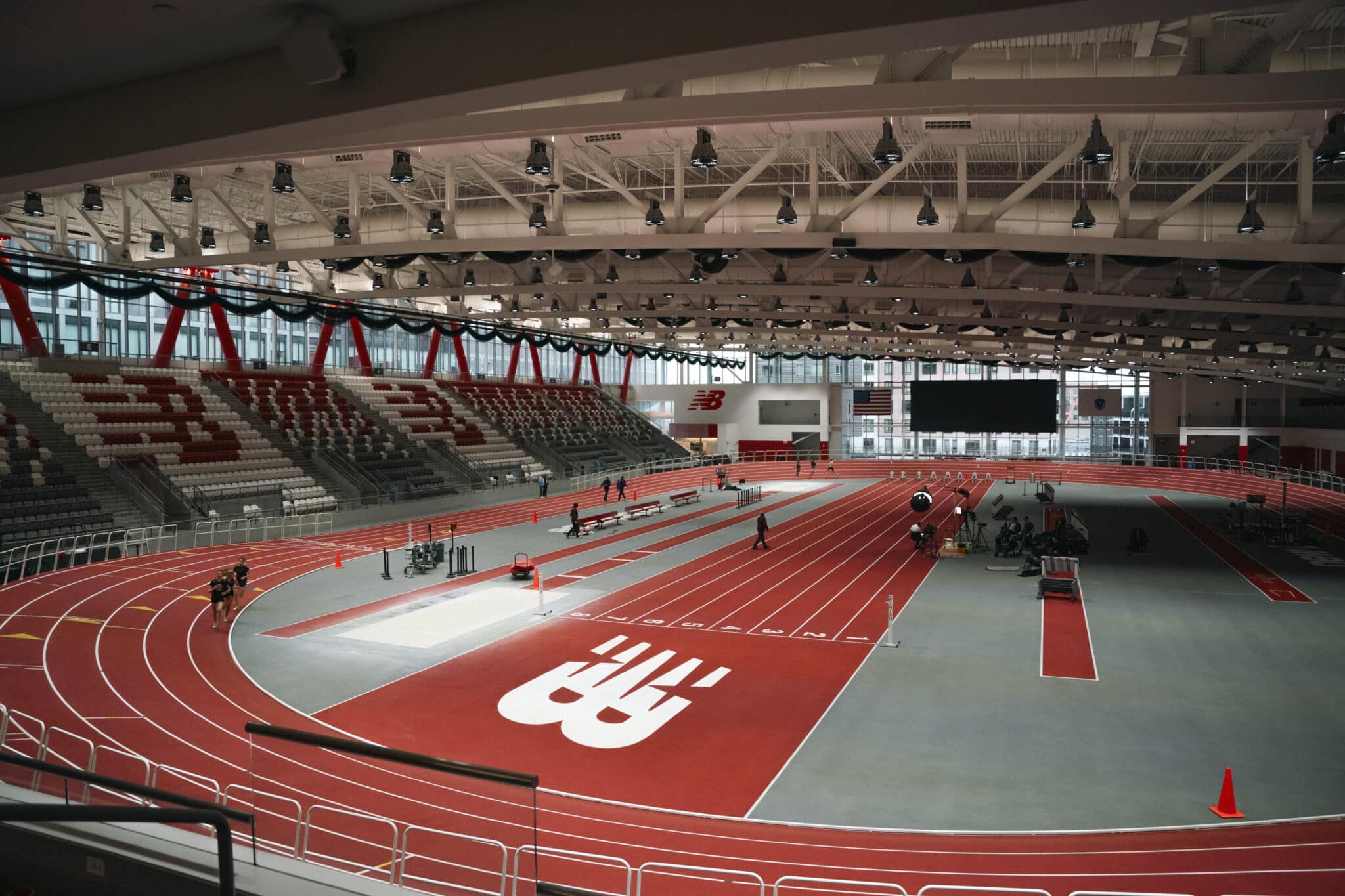 Op bezoek in Boston bij de snelste indoorbaan ter wereld: 'Atleten ...